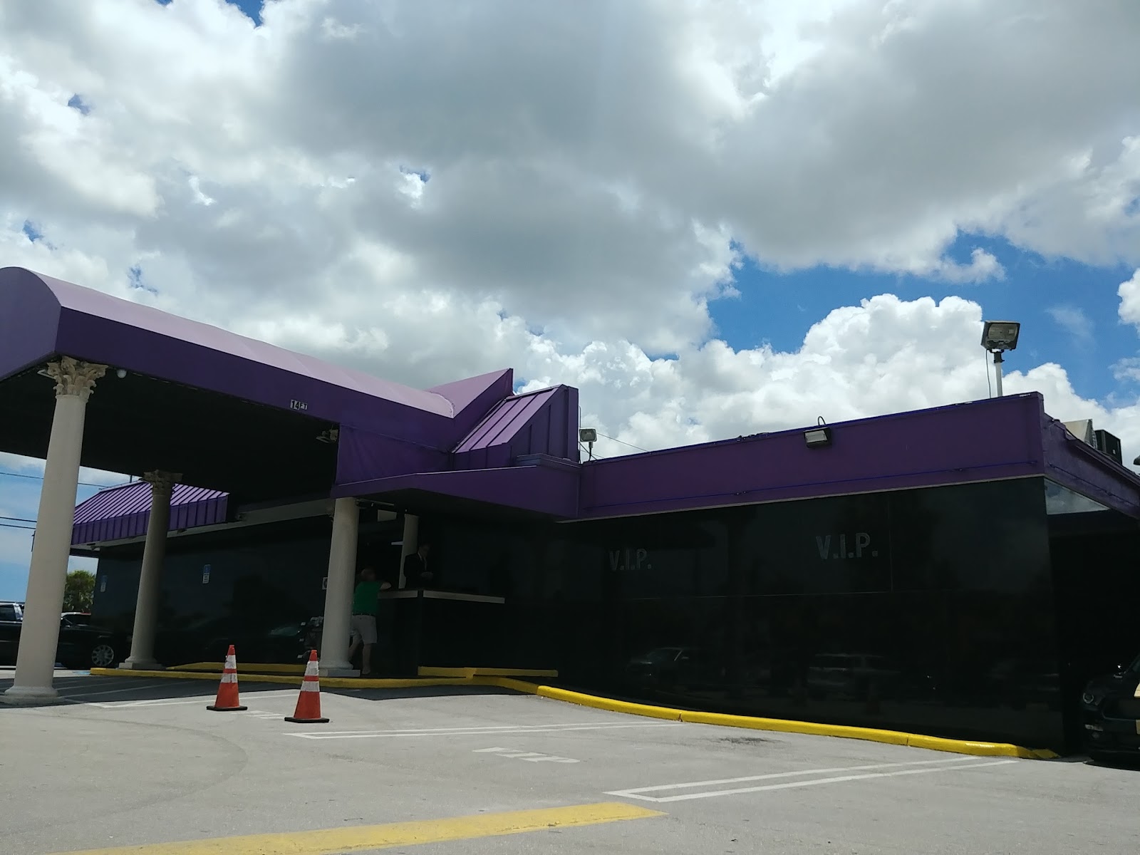 Full Nude Strip Club Near Pompano Beach, FL | Cheetah Gentlemen's Club