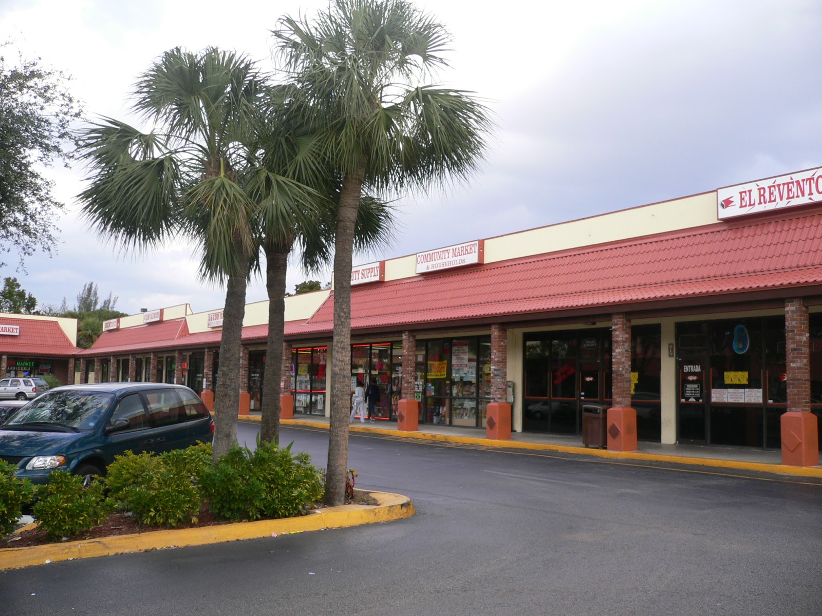 Crystal Plaza Shopping Center » Shopping mall in Pompano Beach FL